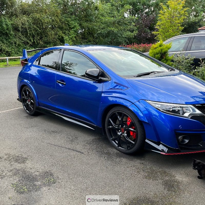 Pneu Yokohama ADVAN FLEVA V701 Eté pas cher - Allopneus.com